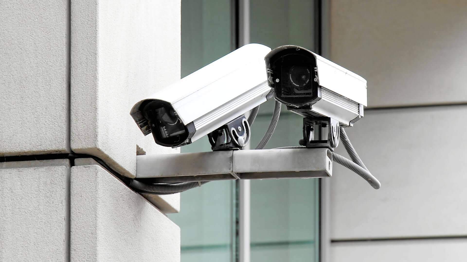 Monitoramento por Câmeras de Segurança Controle de Acesso